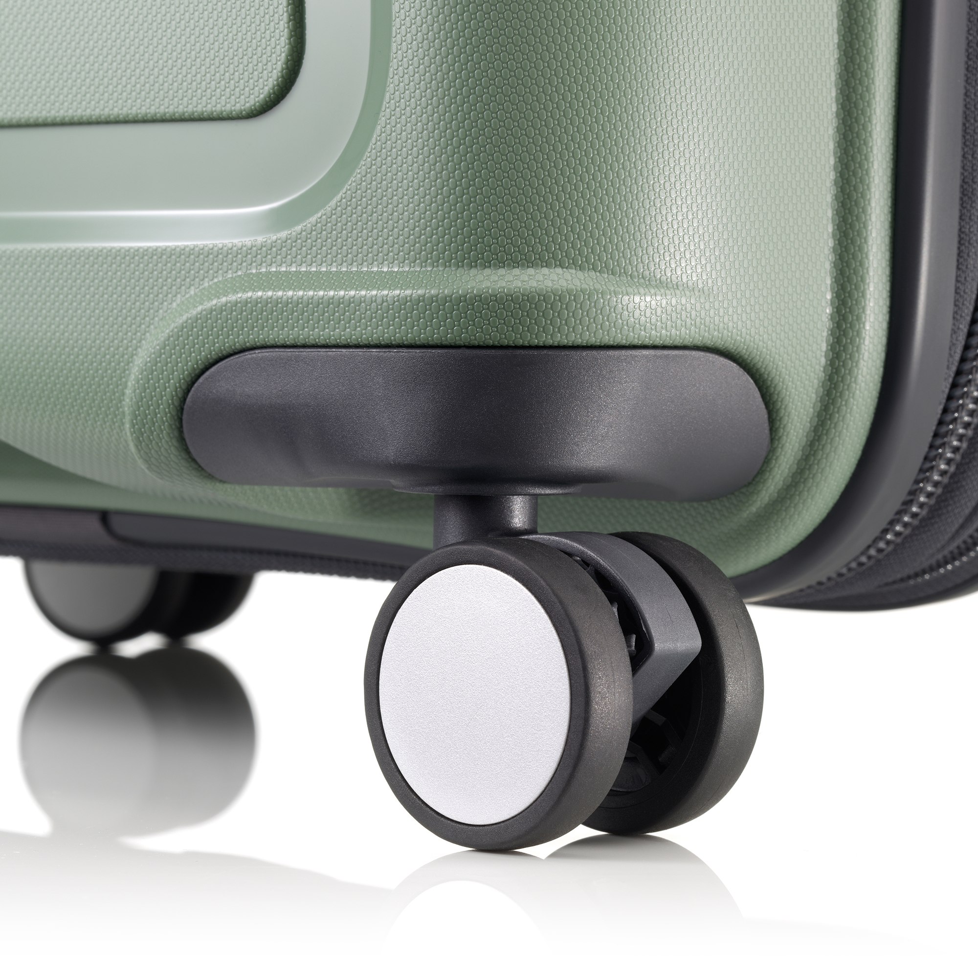 Tripp Holiday 8 Moss Large Suitcase